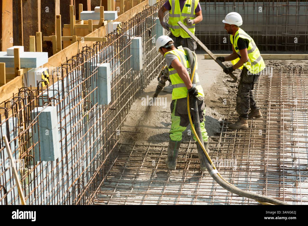 Concrete spraying in building constructiom Stock Photo - Alamy
