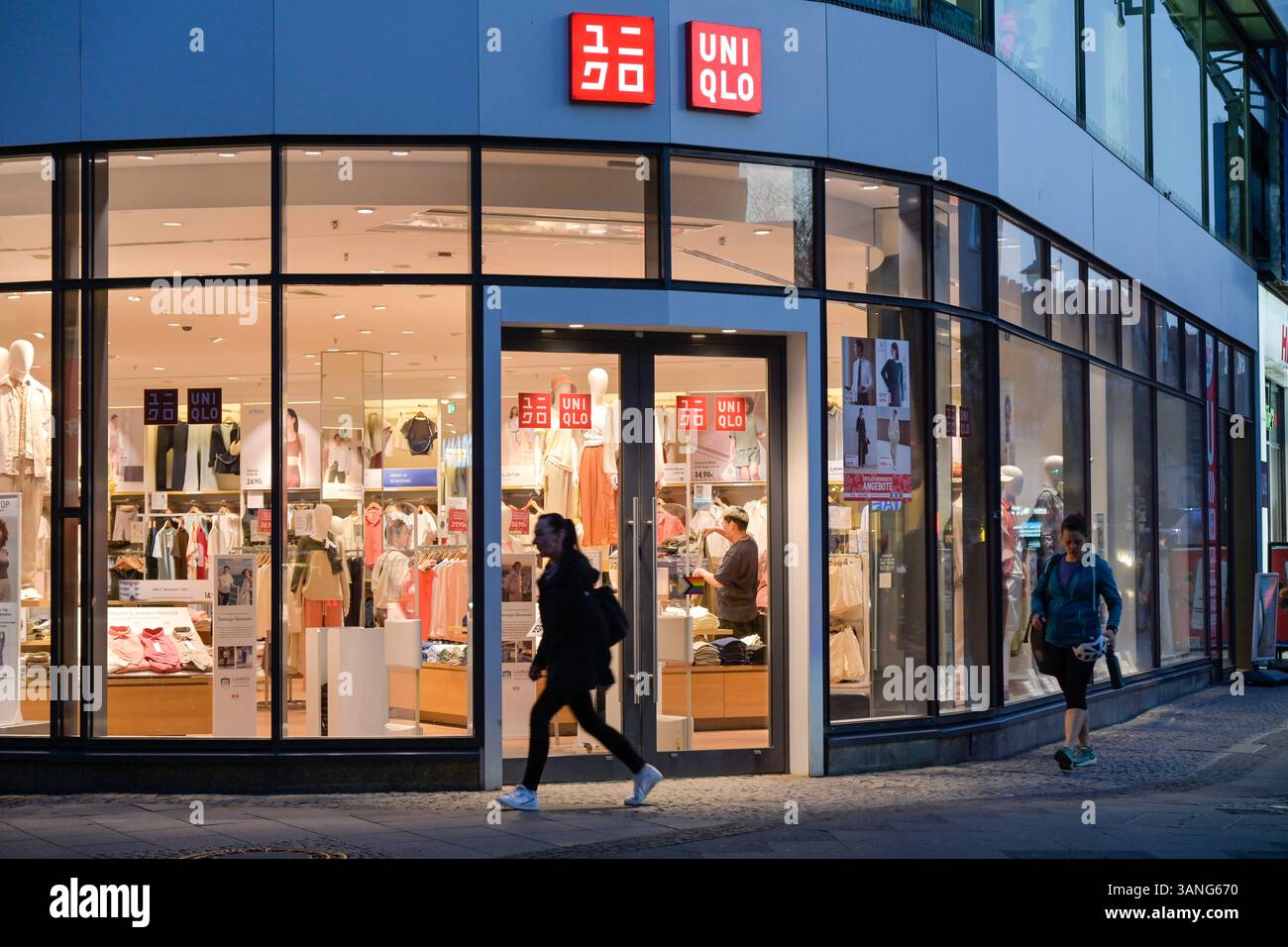 Uniqlo, Schlossstrasse, Steglitz, Berlin, Deutschland *** Uniqlo ...