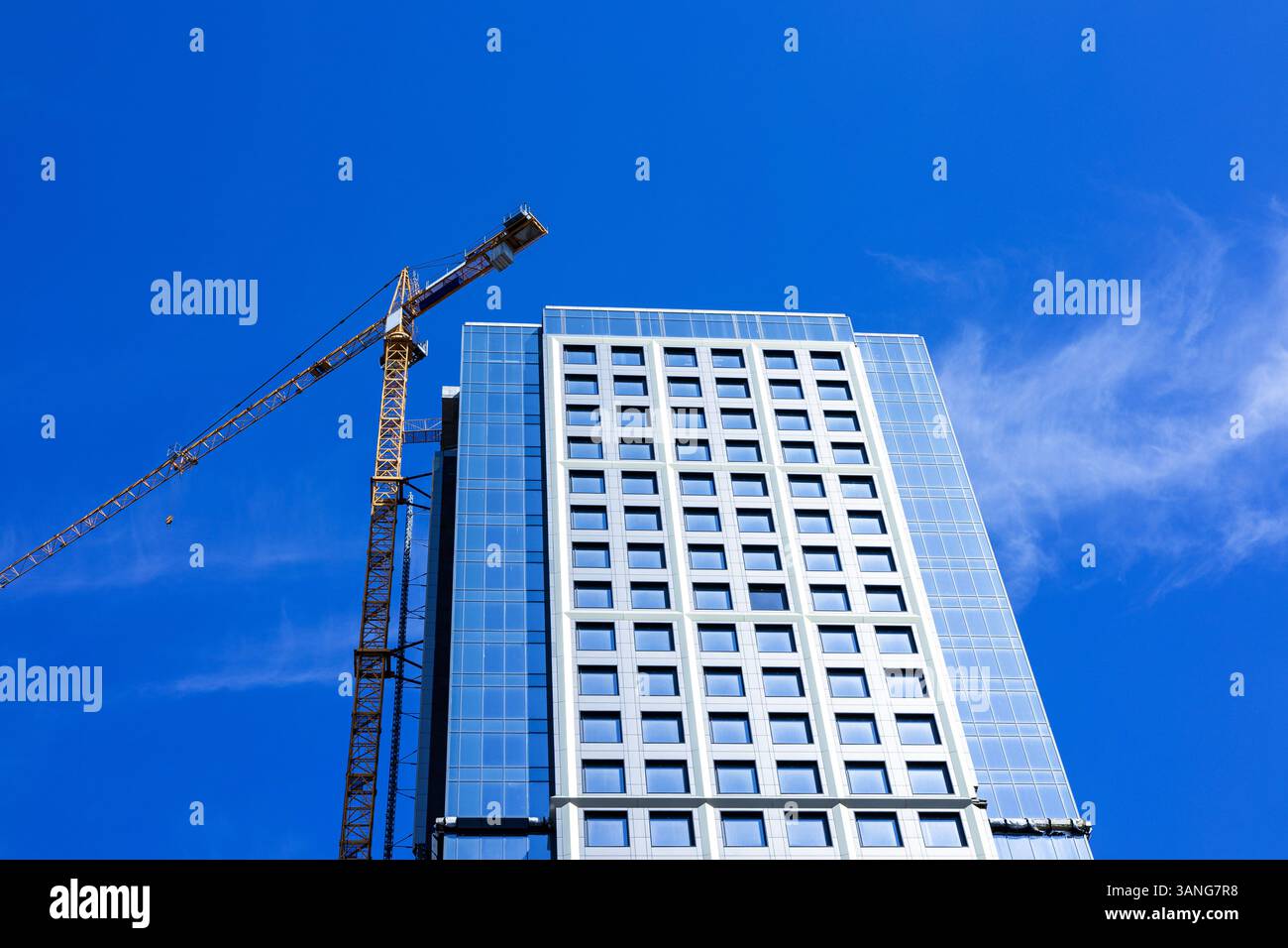 Glass skyscraper with construction lift hi-res stock photography and ...