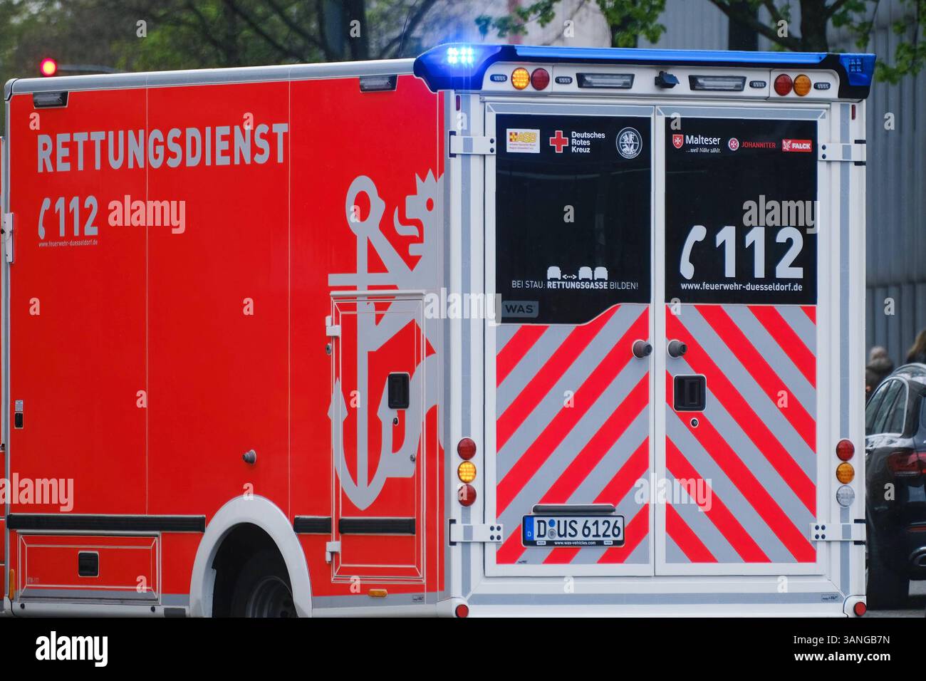 Düsseldorf 15.04.2025 Rettungswagen Rettungsdienst ...