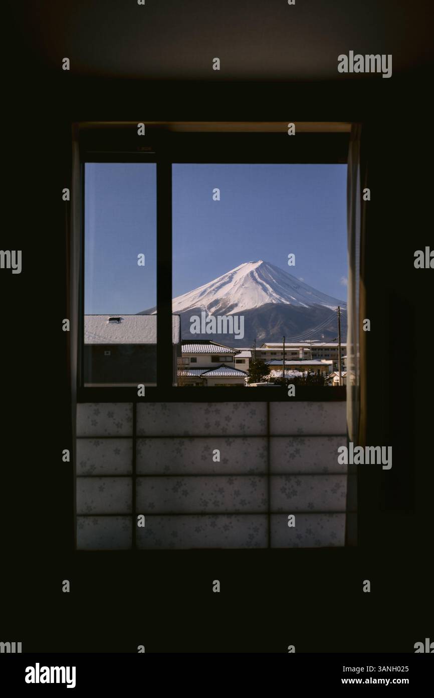 Mount Fuji Japan - Majestic Mount Fuji (富士山), Japan's iconic snow ...