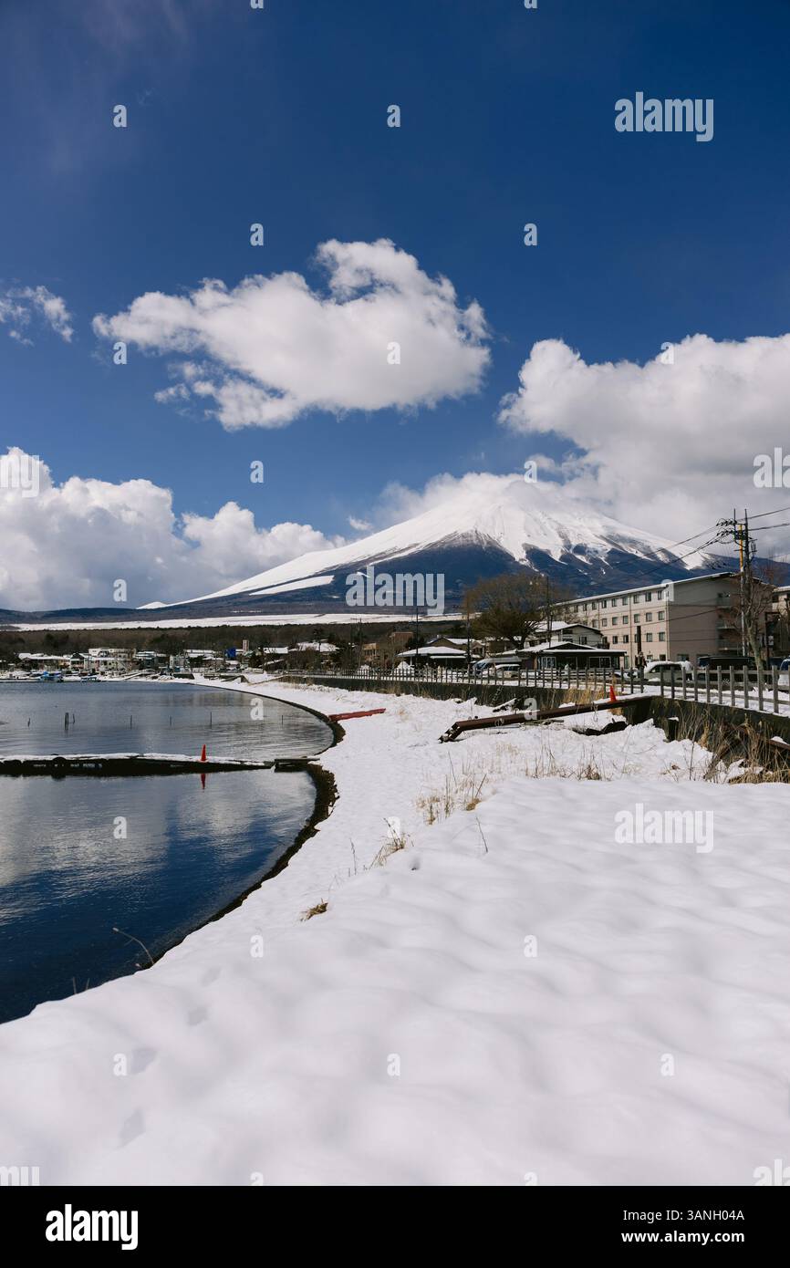 Mount Fuji Japan - Majestic Mount Fuji (富士山), Japan's iconic snow ...