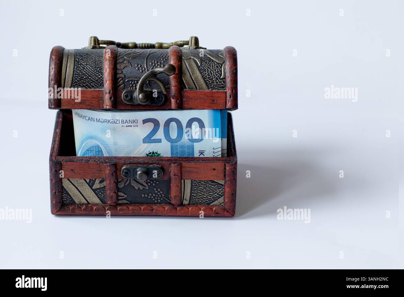 Expenses savings investment text hi-res stock photography and images ...