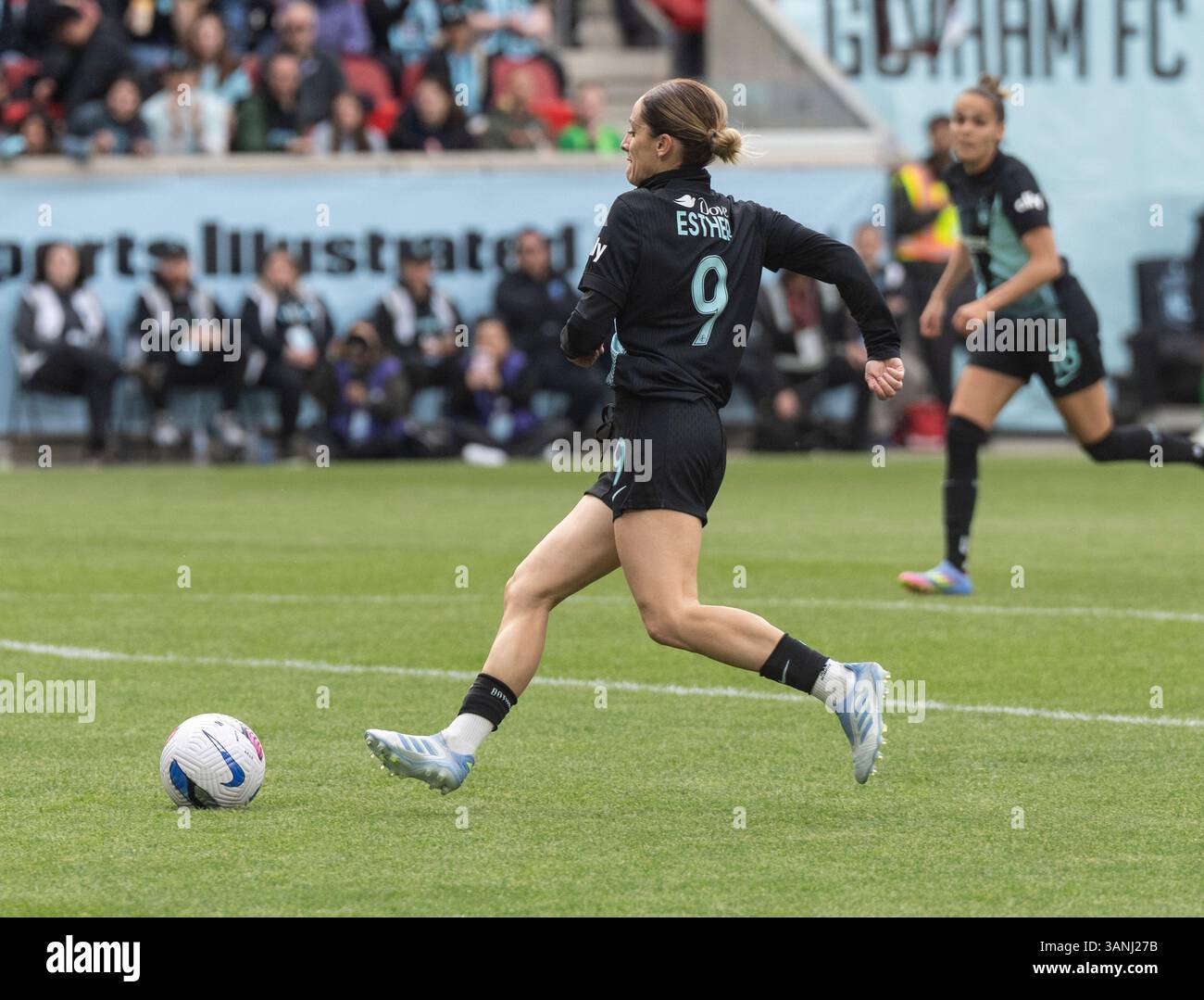 Esther Gonzalez (9) of Gotham FC controls ball during regular season ...