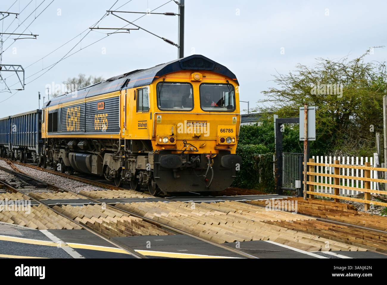 Class 66 diesel locomotive arriving at Foxton with a train of HS2 ...