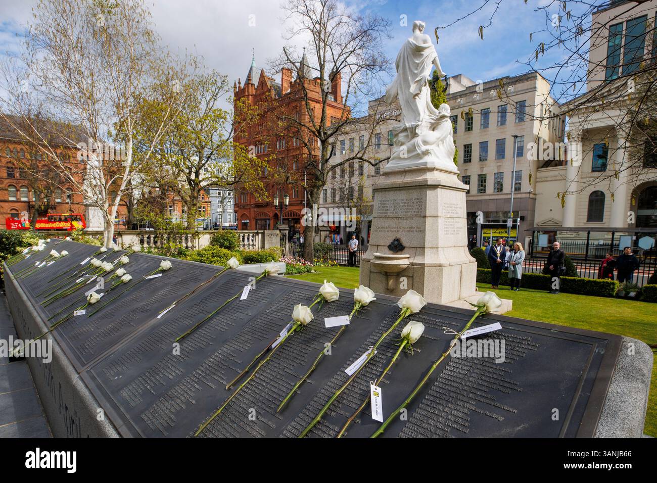 Whites roses laid at the Titanic Memorial to remember more than 1,500 ...
