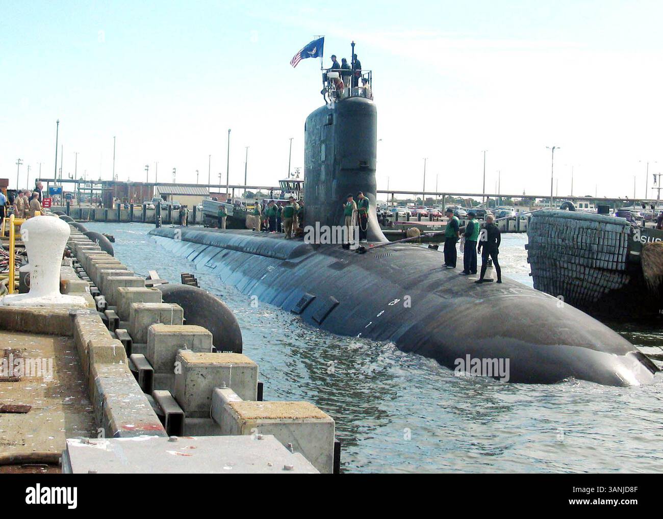 June 17, 2005 - 041018-N-2820Z-002.Naval Station Norfolk, Va. (Oct. 18 ...