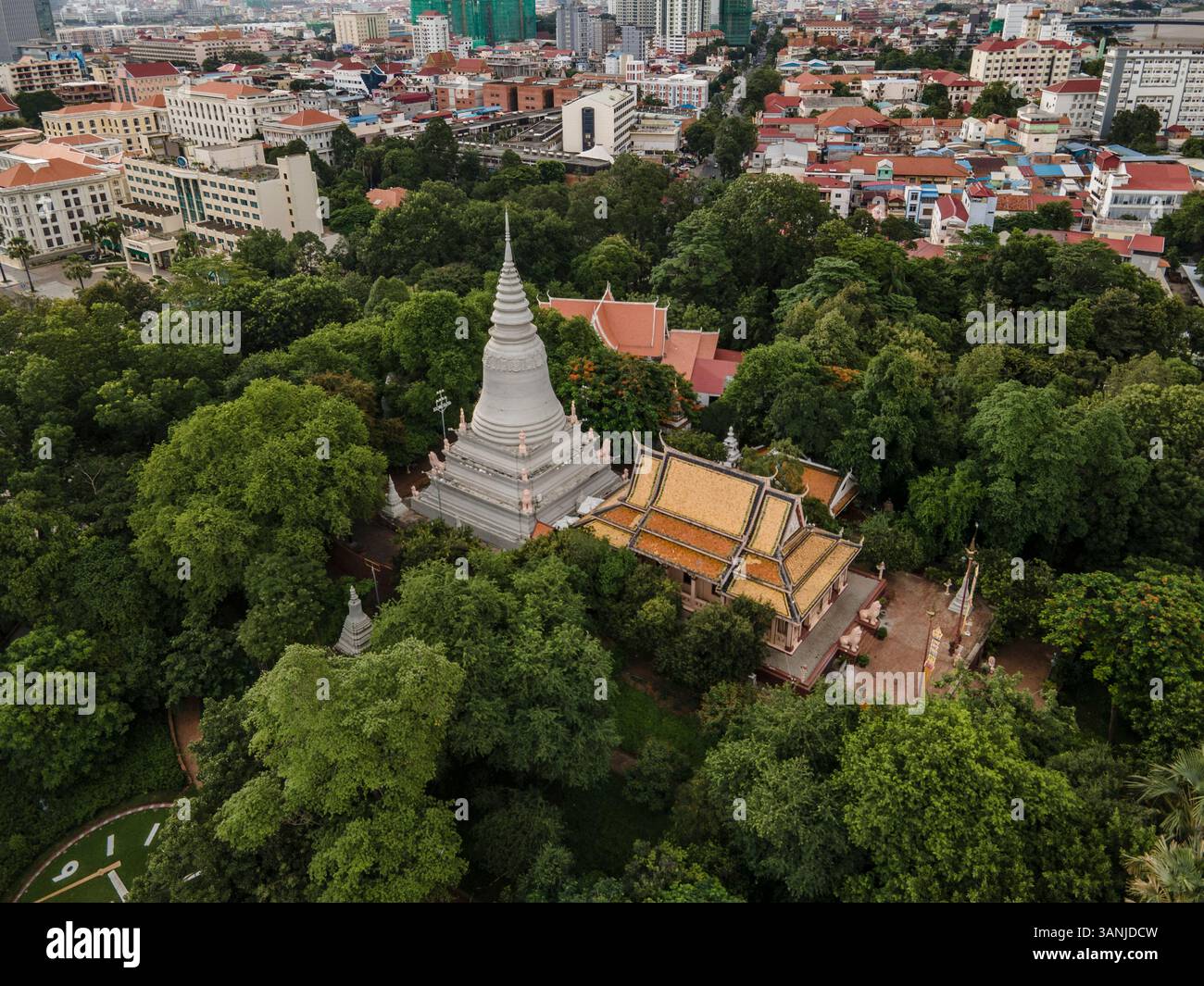 View of a famous landmark in Phnom Penh, The Wat Phnom, Cambodia Stock ...