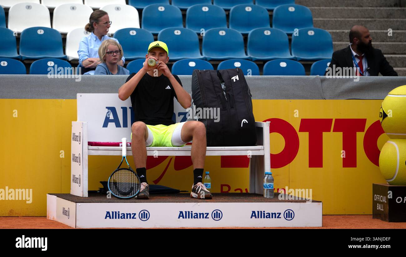 Munich, Germany. 15th Apr, 2025. Tennis: ATP Tour - Munich, Singles, Men, 1st round. Engel ...