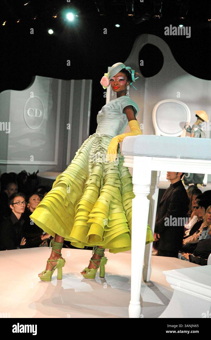 Jan. 22, 2007 - Front Row and Runway - Haute Couture Spring/Summer 2007 ...