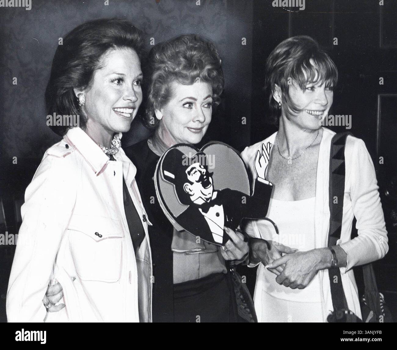 Lucille ball 1975 hi-res stock photography and images - Alamy