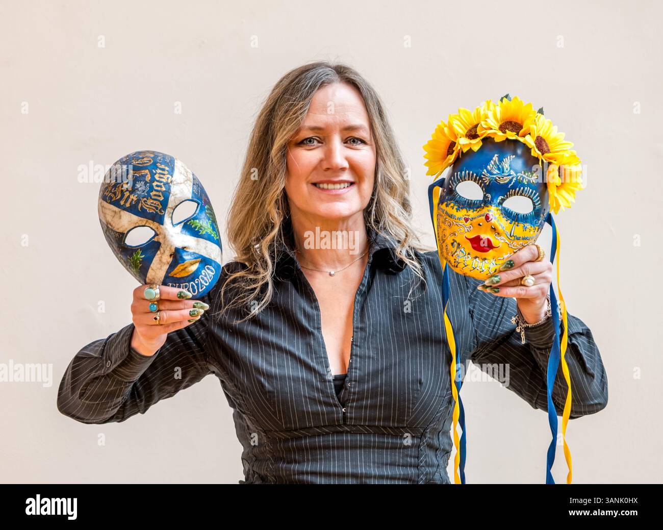 Venetian mask maker Lorraine Pritchard exhibition of masks with ...