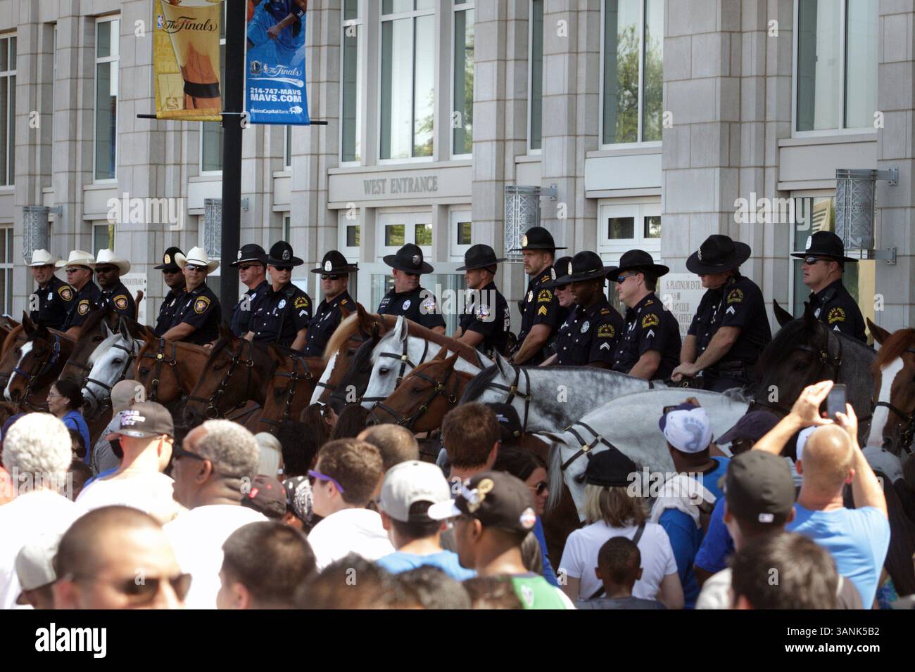 Jun 16, 2011 - Dallas, Texas, U.S. - Members of the Dallas Police ...