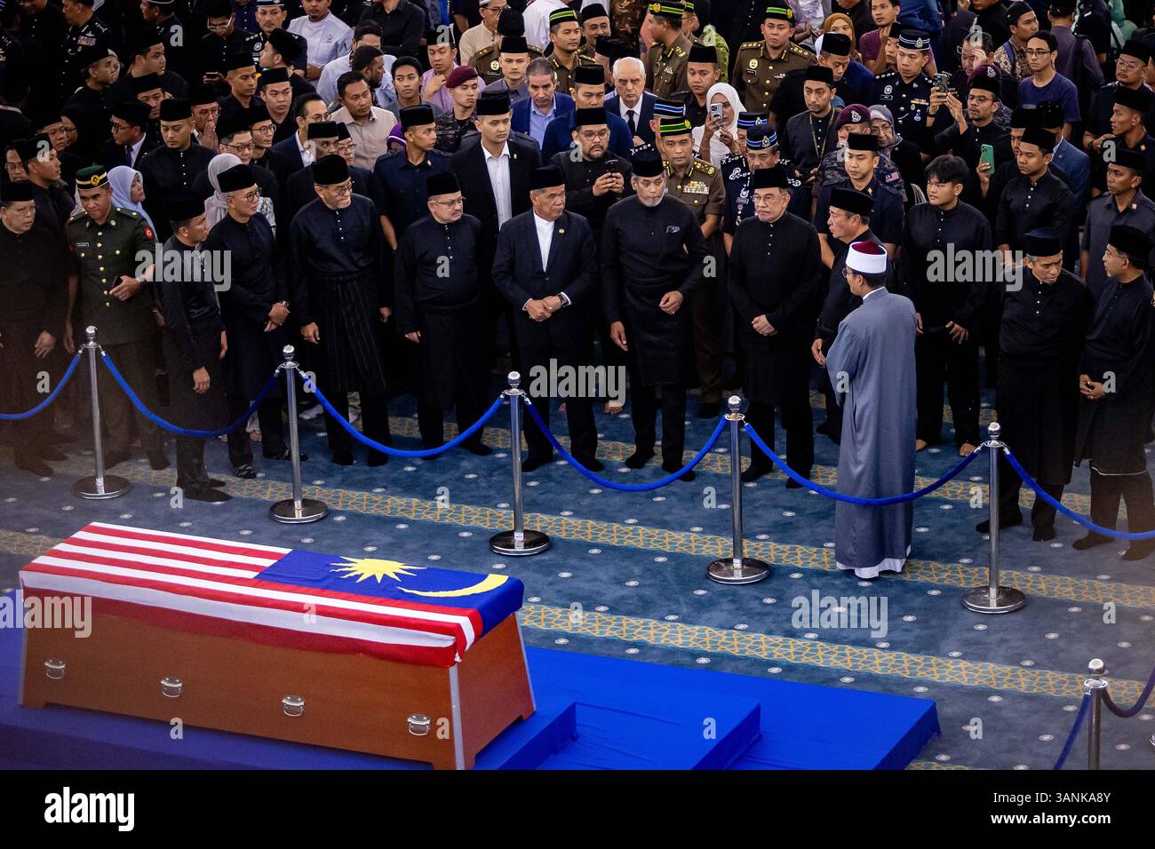 Kuala Lumpur, Selangor, Malaysia. 15th Apr, 2025. Malaysia Prime Minister Anwar Ibrahim pays his ...