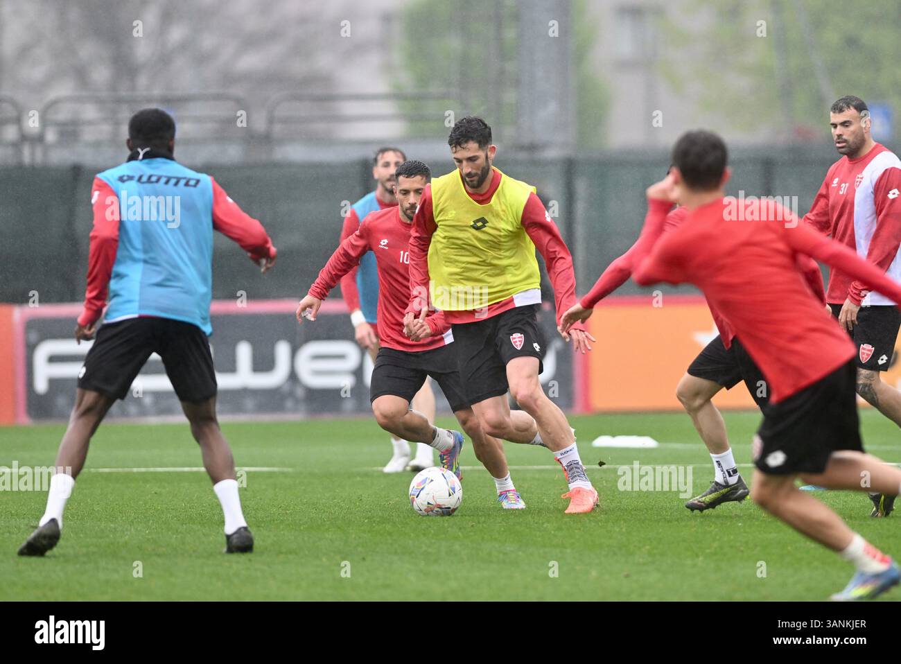 Monza, Italia. 15th Apr, 2025. AC Monza's players during training ...