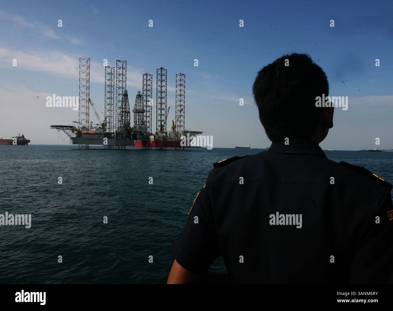 May 19, 2009 - Batam, Indonesia -The oil platforms offshore drilling ...