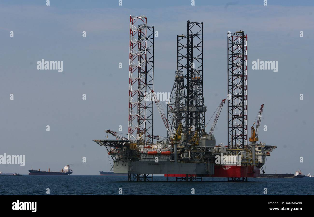 May 19, 2009 - Batam, Indonesia - The oil platforms offshore drilling ...