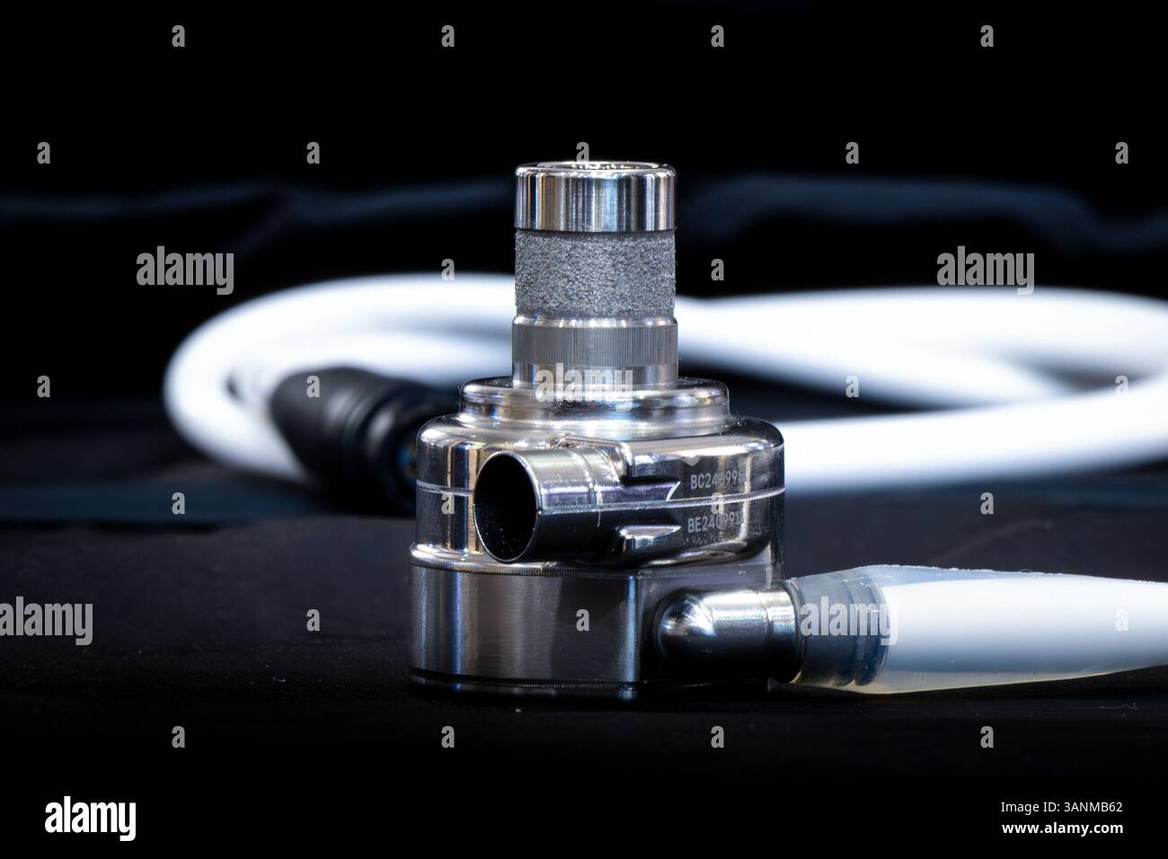 (250415) -- WUHAN, April 15, 2025 (Xinhua) -- This photo taken on April 14, 2025 shows the ...