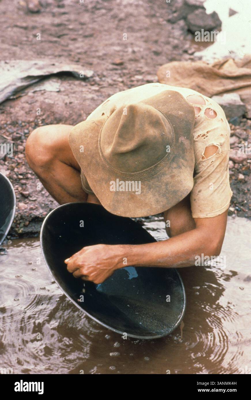 Brazil gold washing in Amazonas Stock Photo - Alamy