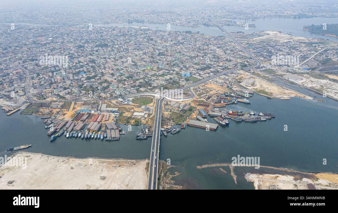 Aerial view of ships on bay with cityscape and skyline, Golf Estate ...