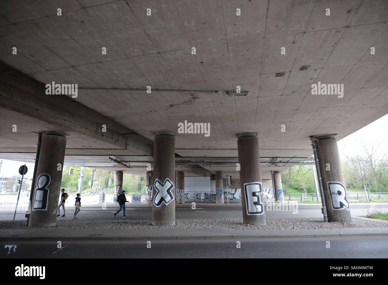 15 April 2025, Saxony-Anhalt, Magdeburg: View of the bridge at ...
