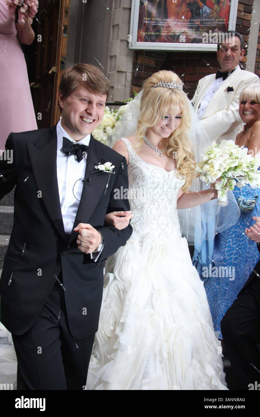 Christopher nixon cox wedding | Honestweddingadvice.com
