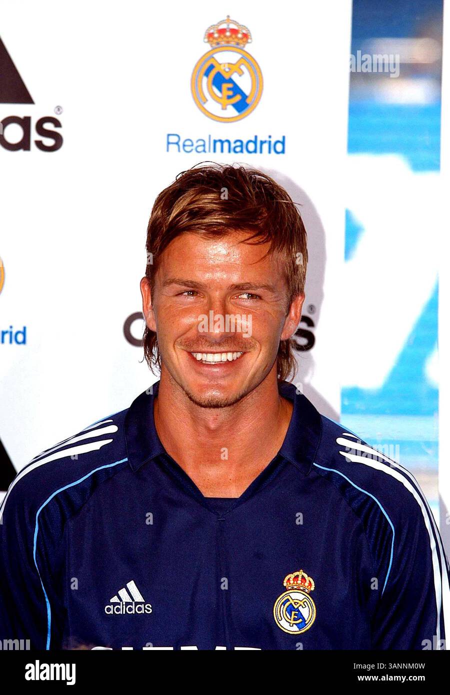Beckham real madrid 2005 hi-res stock photography and images - Alamy