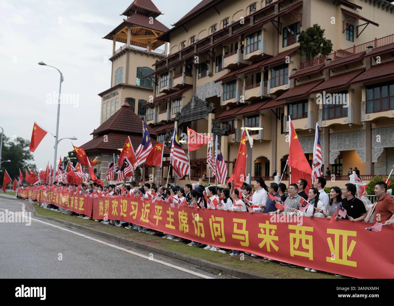Kuala Lumpur, Malaysia. 15th Apr, 2025. People welcome Chinese ...
