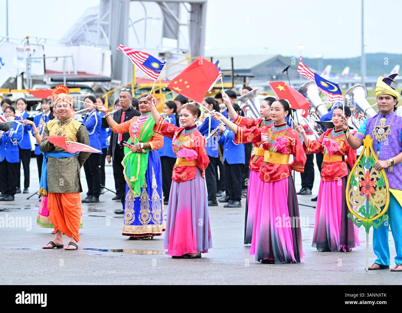 Kuala Lumpur, Malaysia. 15th Apr, 2025. People welcome Chinese ...