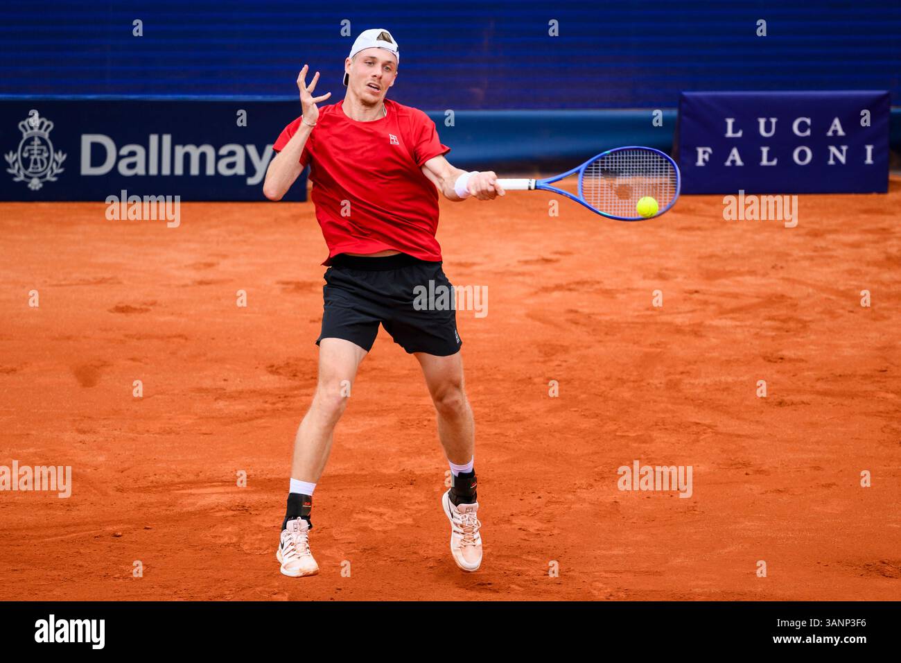 15 April 2025, Bavaria, Munich: Tennis, ATP Tour - Munich, Singles, Men, 1st round, Dedura ...