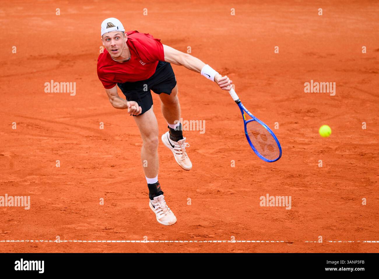 15 April 2025, Bavaria, Munich: Tennis, ATP Tour - Munich, Singles, Men, 1st round, Dedura ...