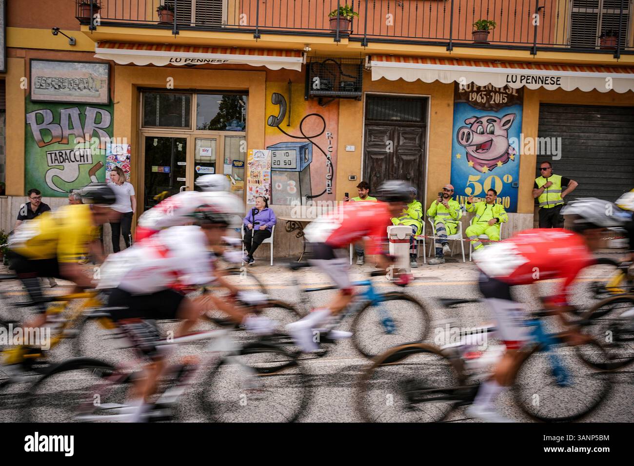 The pack rides during the Giro d'Abruzzo, stage from Scerni to Crecchio ...