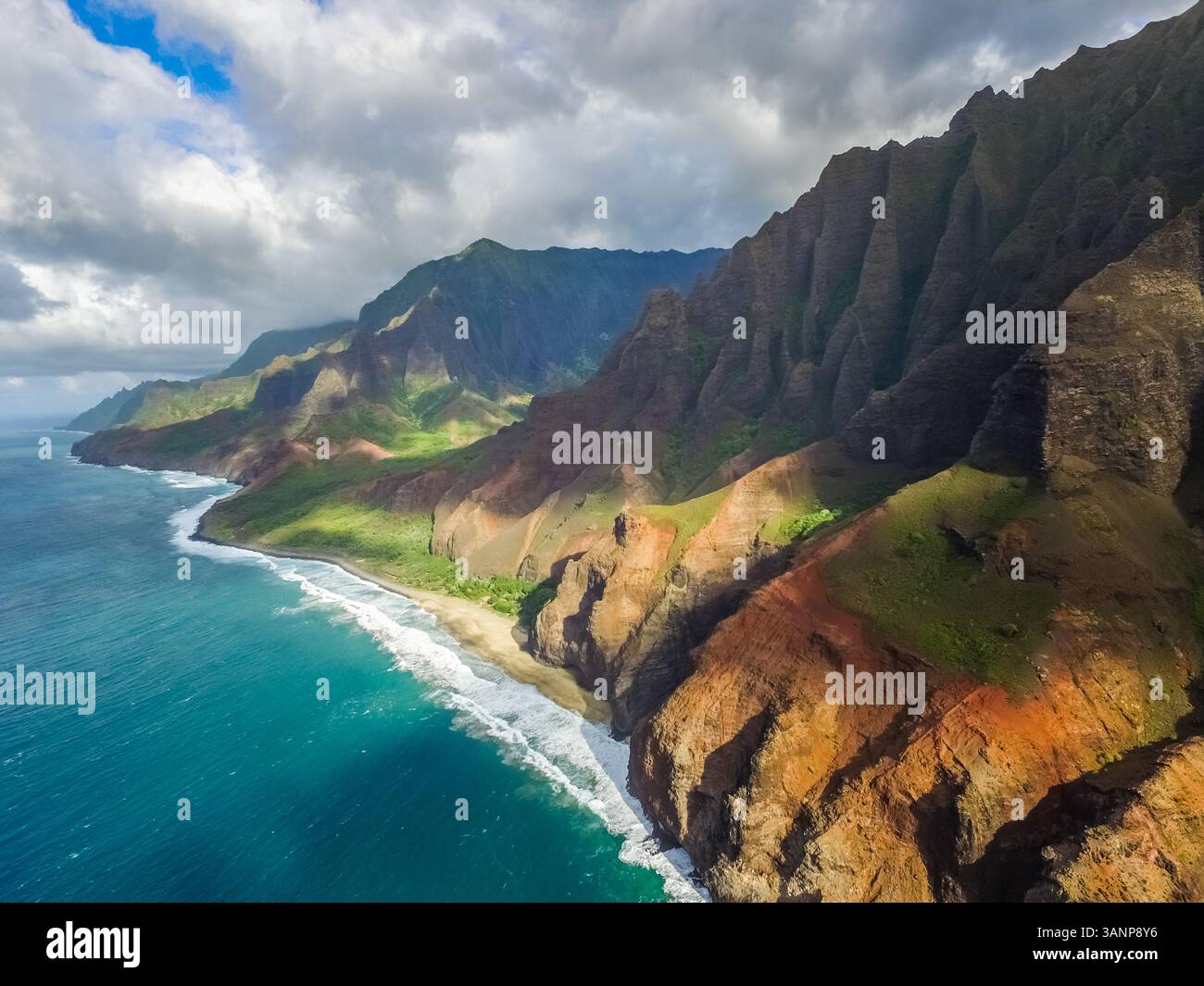 Aerial view of The Nā Pali Coast state Park in Hawaii, USA Stock Photo ...