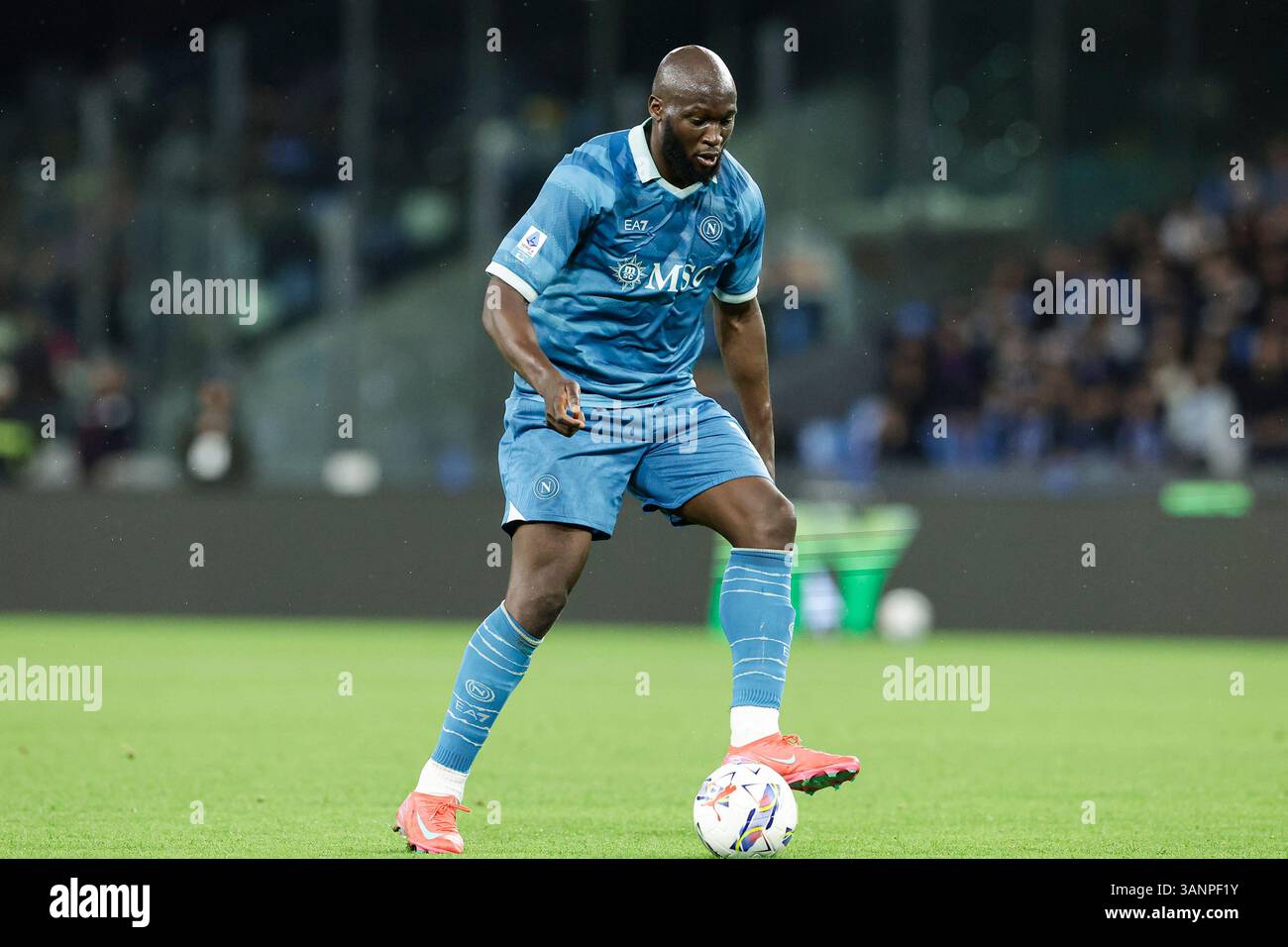 Napoli, Italia. 23rd Jan, 2022. Napoli's Romelu Lukaku controls the ...