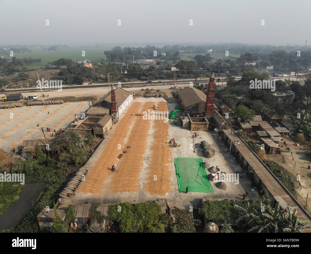 Industrial rice production bangladesh hi-res stock photography and ...