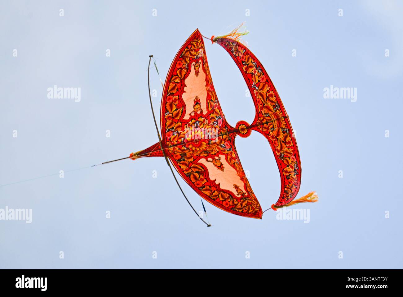 Kuala Lumpur, Malaysia. 28th Mar, 2025. A moon kite is flied by ...