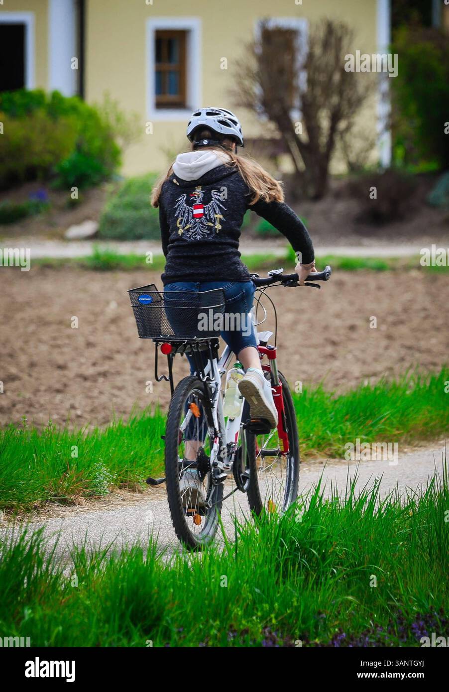 15.04.2025, Bezirk Braunau, AUT, Unterwegs in Oberösterreich, Symbolbild, Verschiedene ...