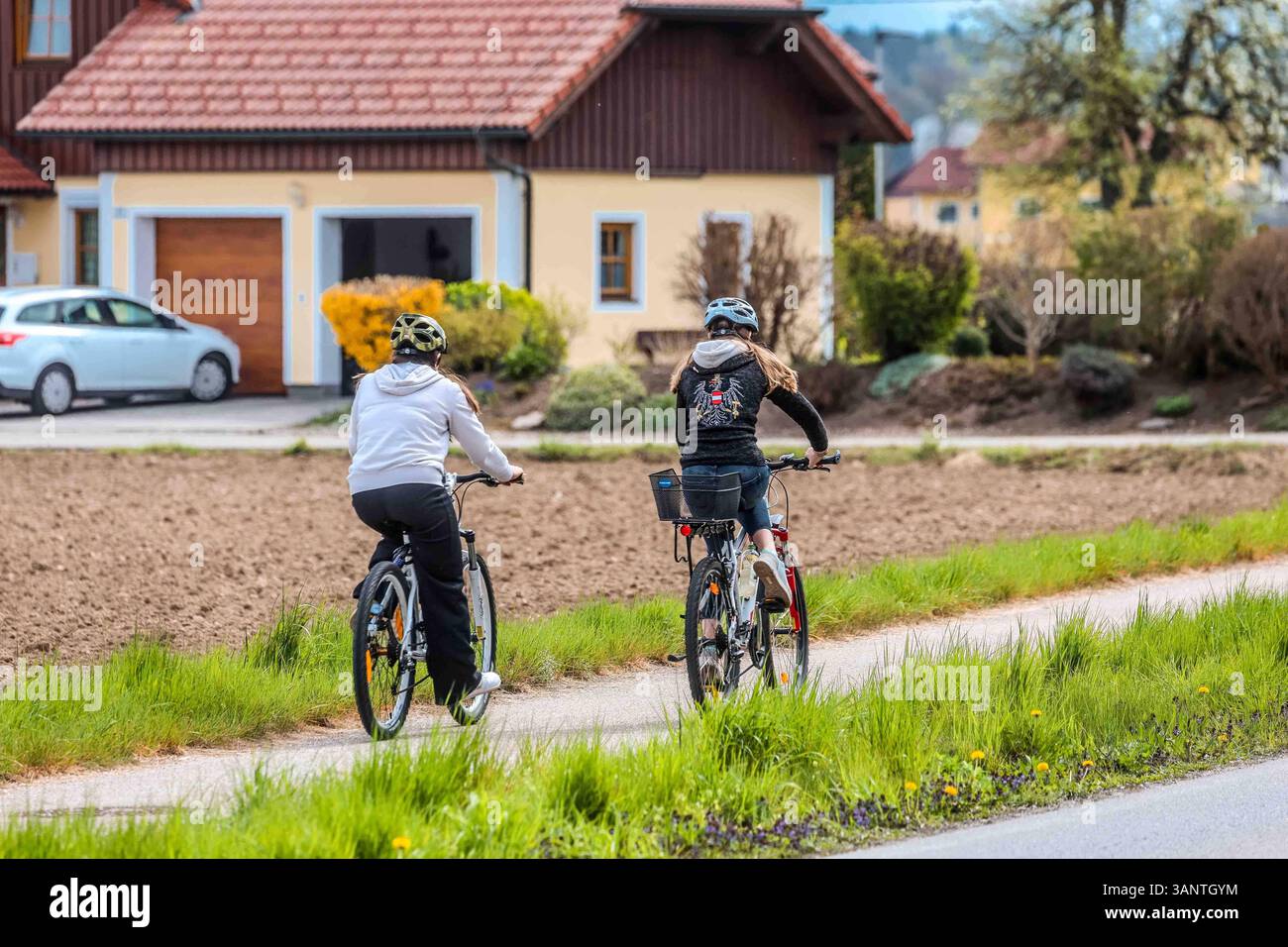 15.04.2025, Bezirk Braunau, AUT, Unterwegs in Oberösterreich, Symbolbild, Verschiedene ...