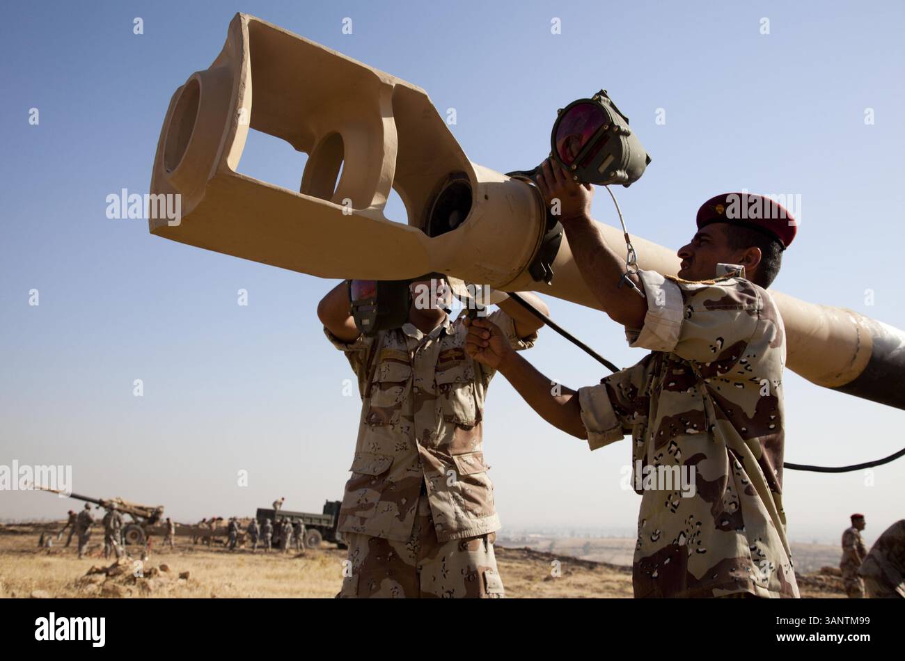Artillery isf hi-res stock photography and images - Alamy