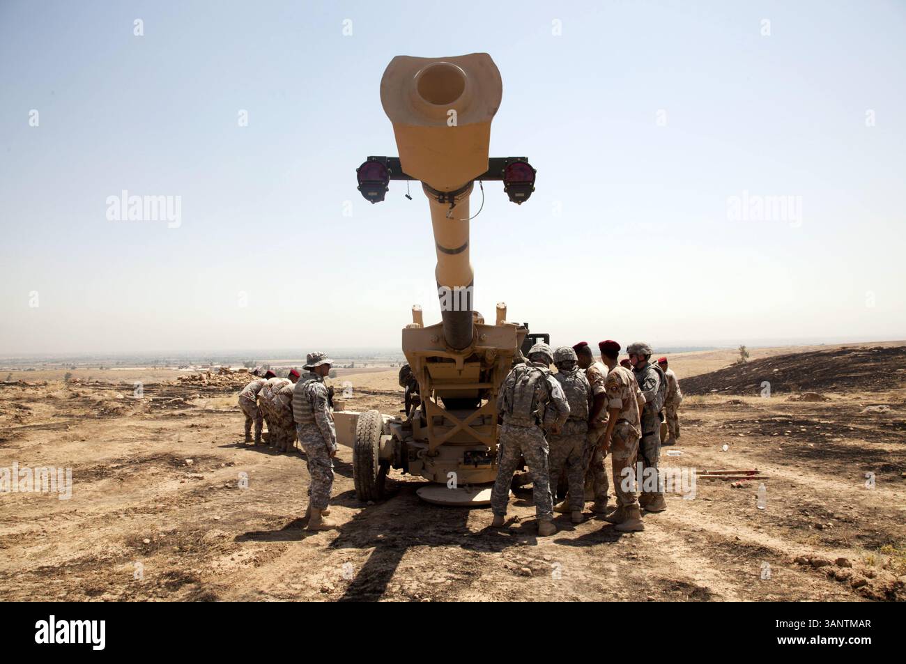 Artillery isf hi-res stock photography and images - Alamy