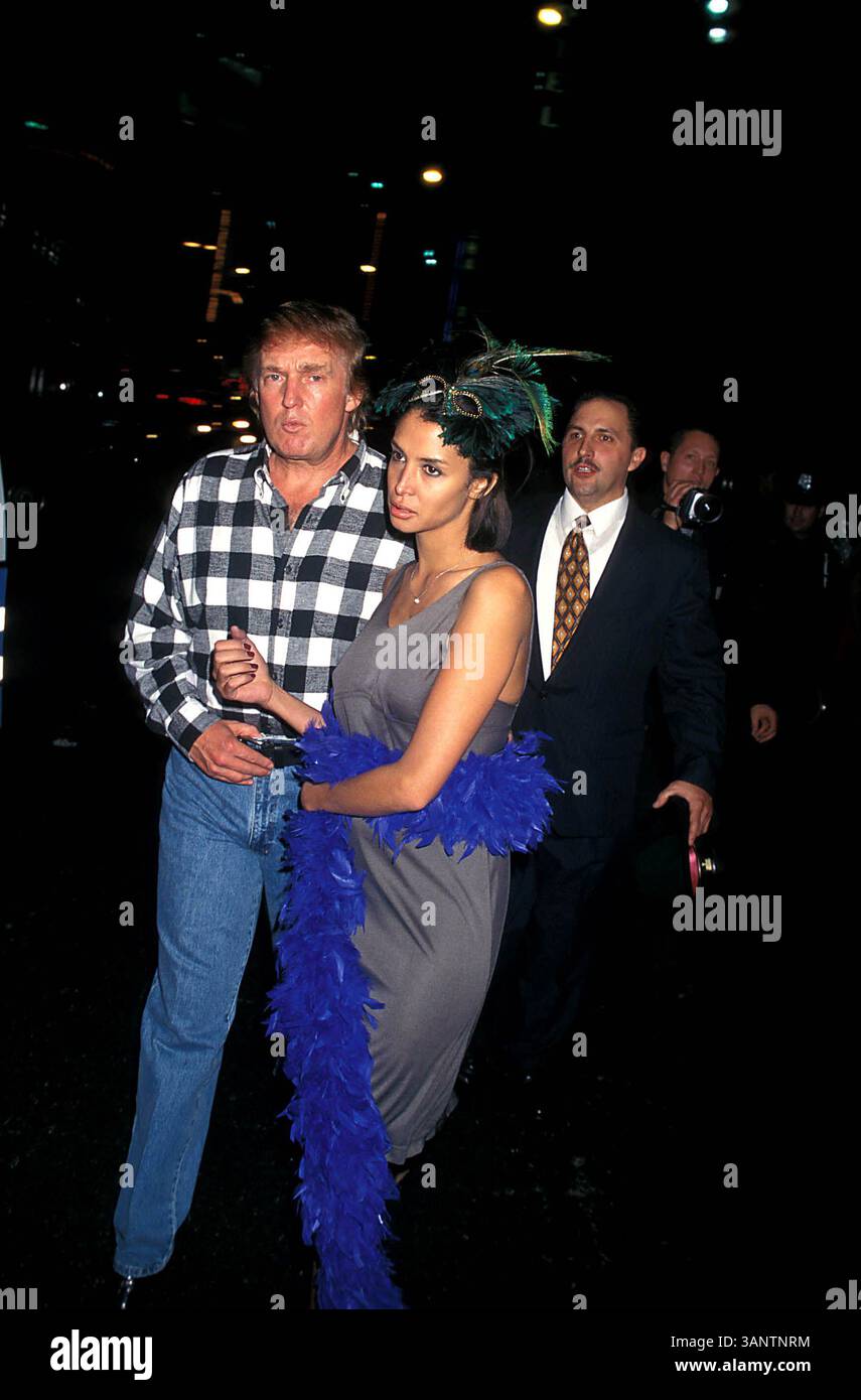 Jan. 1, 2011 - New York, New York, U.S. - K10322JBB.HALLOWEEN PARTY ...