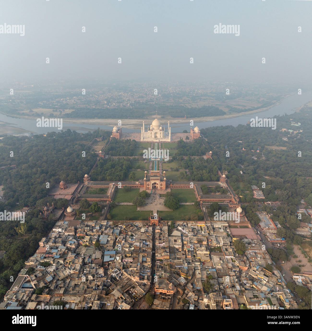 Aerial view of the iconic Taj Mahal surrounded by lush gardens and a river, Agra, India Stock ...