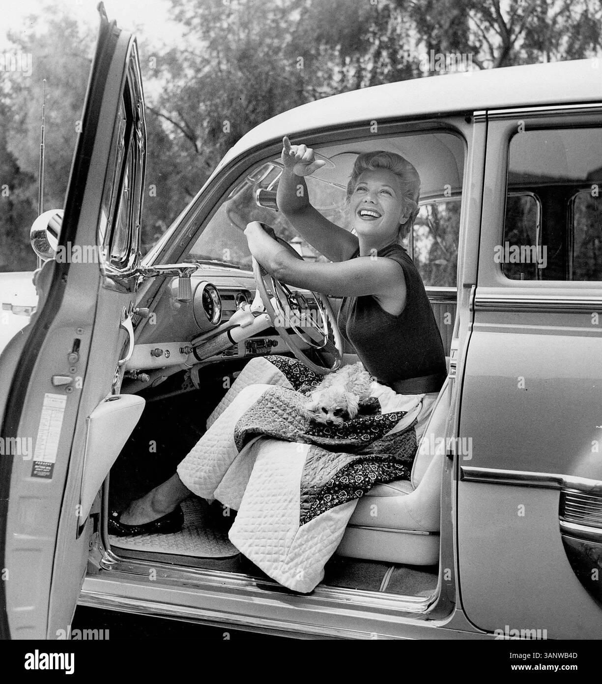 June 27, 2005 - DINAH SHORE AT HOME .#4883.Â© LARRY BARBIER JR.(Credit ...