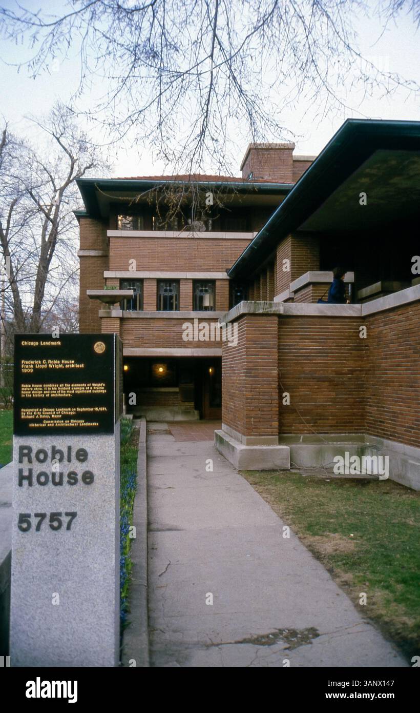 Frederick Robie House entrance to a historic house museum of great ...