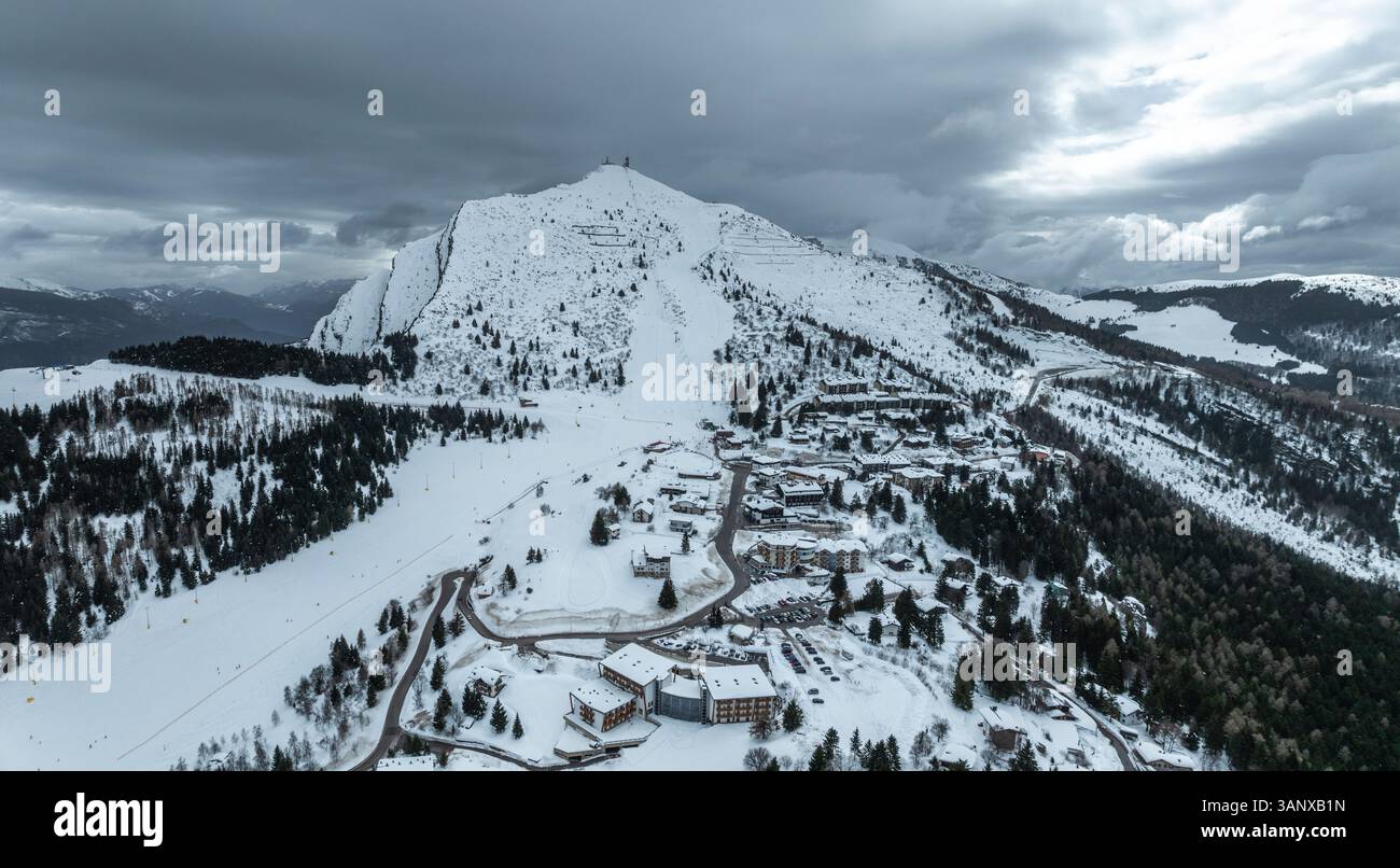 Palon mountain top covered hi-res stock photography and images - Alamy