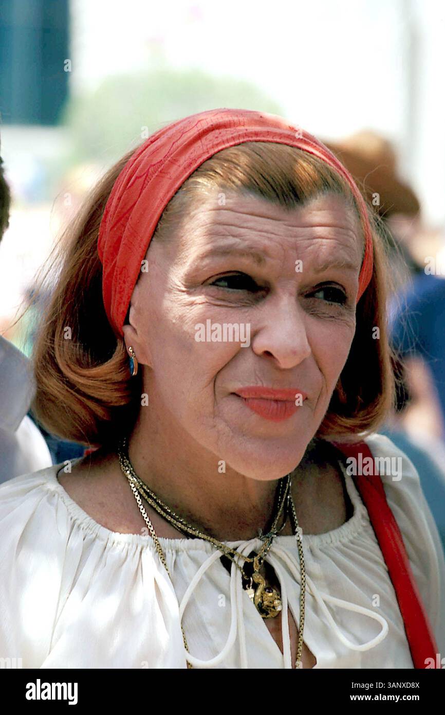 Nancy walker 1980 hi-res stock photography and images - Alamy