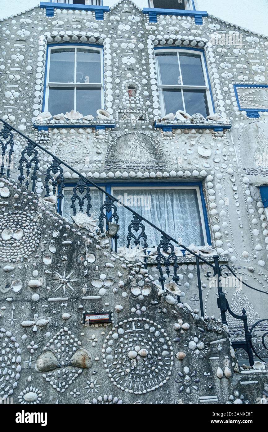 Shell house polperro cornwall hi-res stock photography and images - Alamy