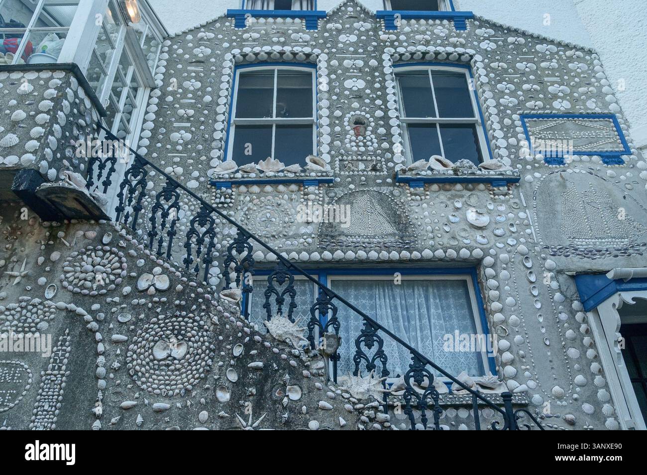 Shell house polperro cornwall hi-res stock photography and images - Alamy