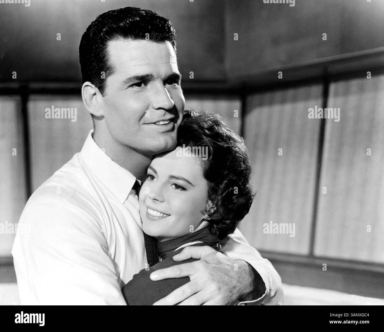 Dec. 22, 2004 - JAMES GARNER AND NATALIE WOOD IN '' CASH MCCALL''.1960 ...