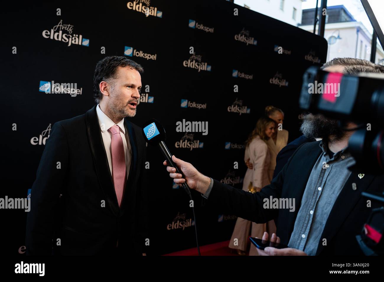 250415 Stefan Holm intervjuas under Eldsjälsgalan 2025 den 15 april ...